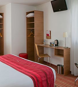 Hotel near Bercy single rooms of 12 m² with a bed at one place